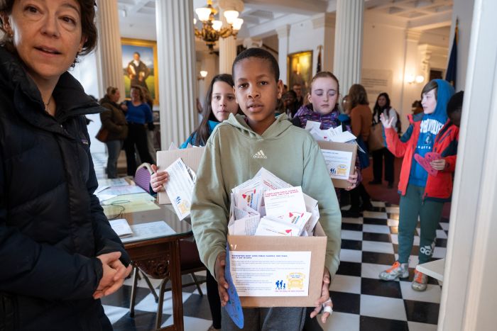 Teachers and students deliver 'Lesson Plan for Good Public Schools and ...